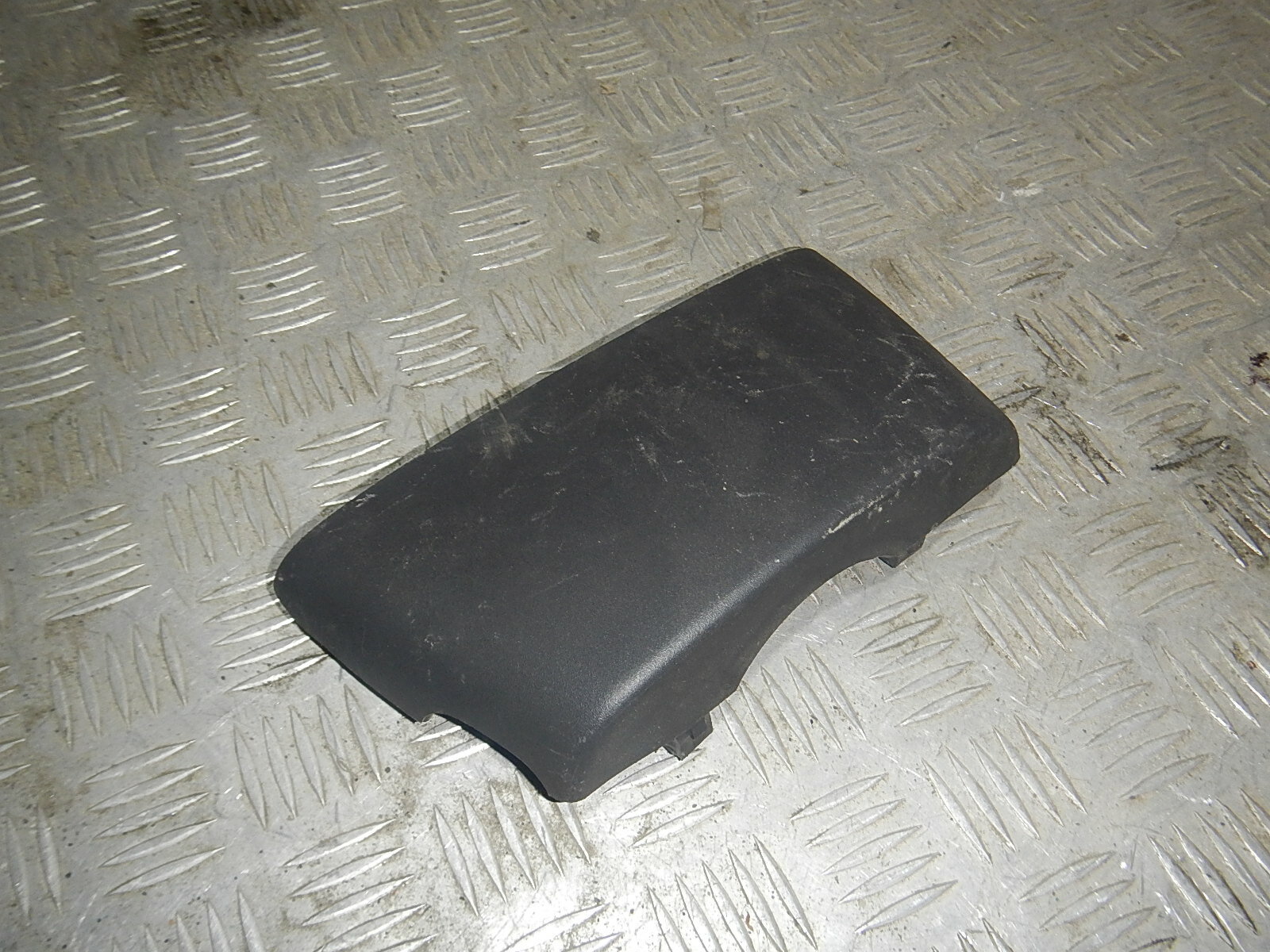 Б/У Кожух рулевой колонки верхний, Renault (Рено)-SANDERO (09-) RENAULT SANDERO (09-) Царапины. 310163 RENAULT арт. 8200...