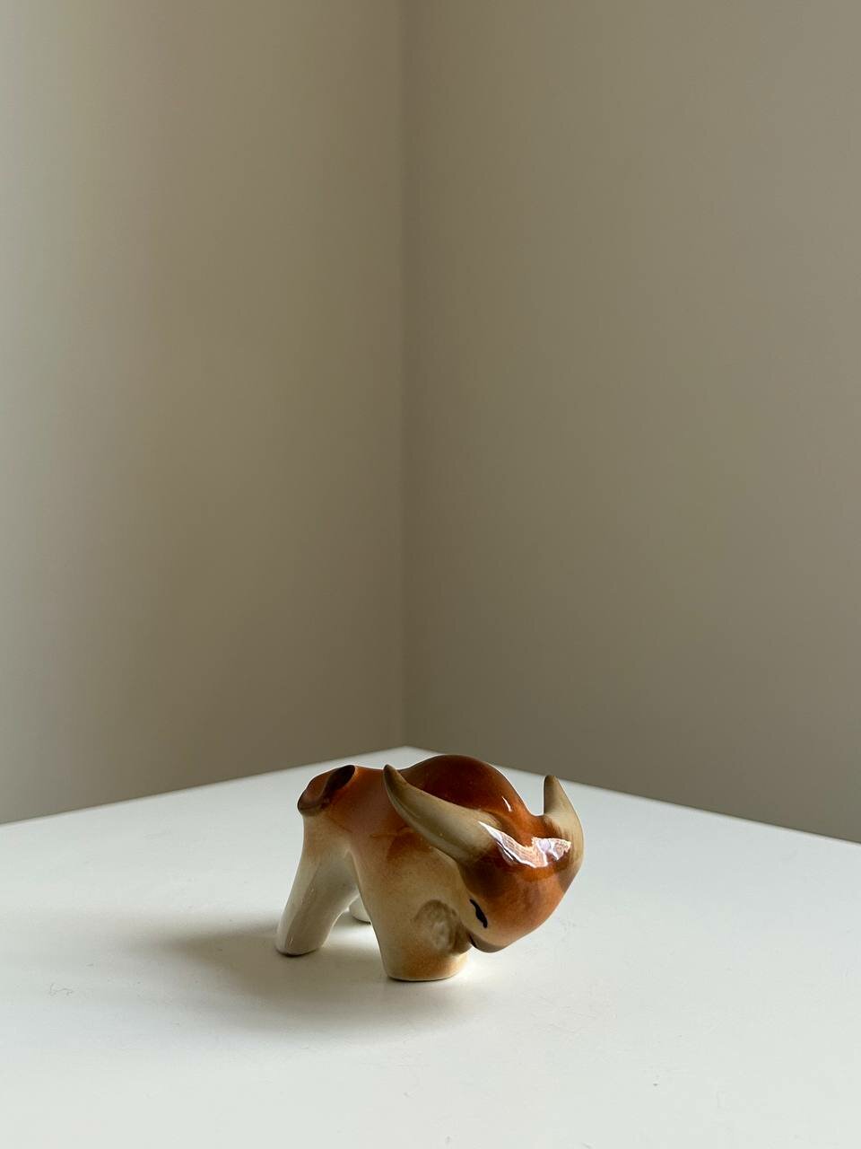 Статуэтка "Буйвол/Бык/Бычок" Фарфор. ЛФЗ. СССР. Высота: 5 см. Минималистика. Состояние!