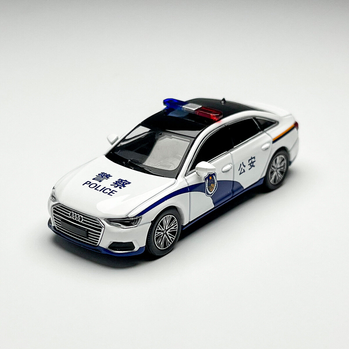 Машинка Masdi 1:64 AUDI A6