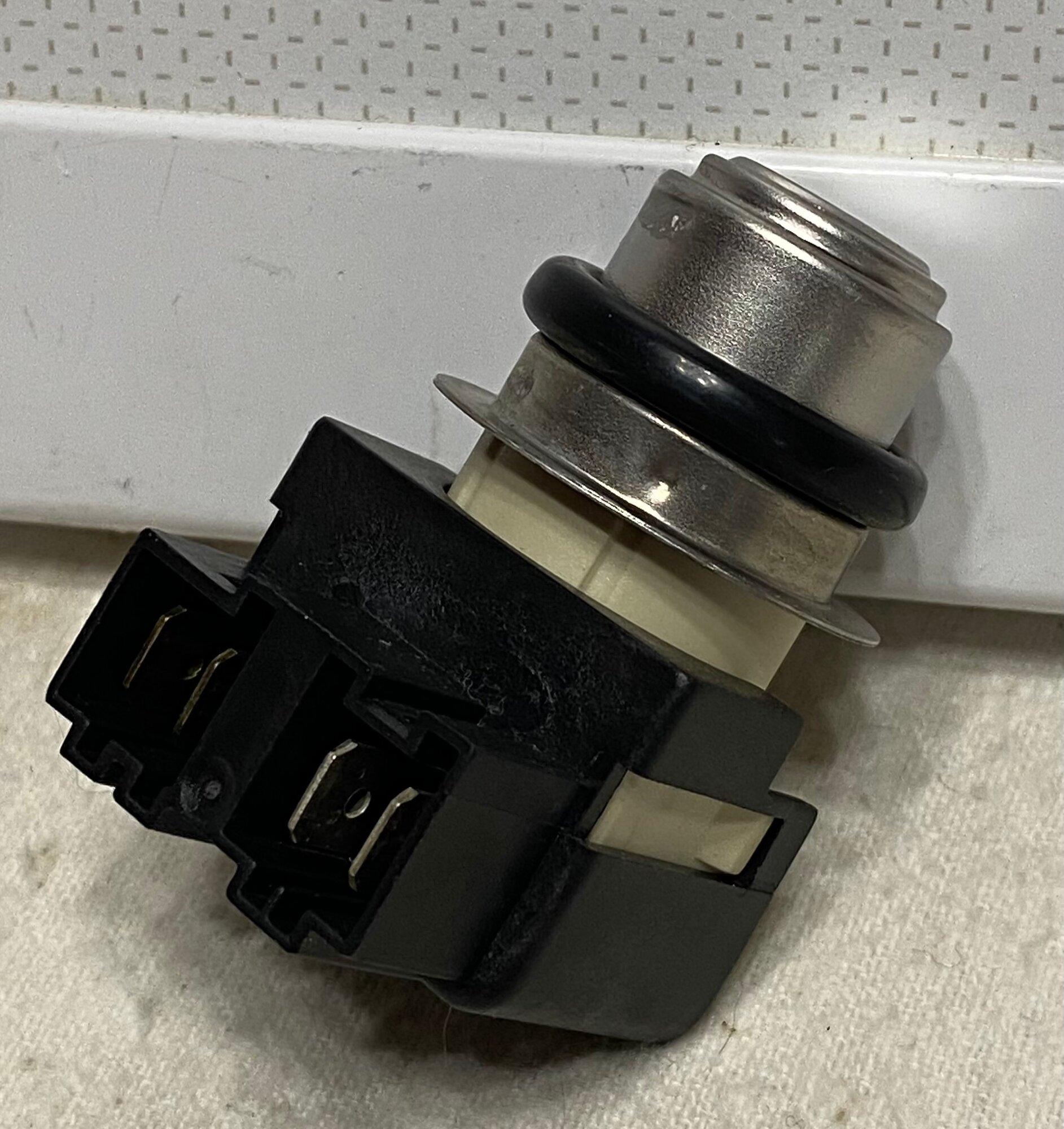 Датчик (сенсор) температуры/ NTC для посудомоечной машины Bosch (Бош), Siemens (Сименс), Neff (Нефф), Gaggenau (Гаггенау), Kuppersbusch (Купперсбуш) оригинал 5600049067 NC 85