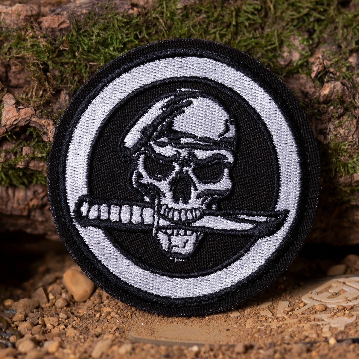 Нашивка-патч череп В берете с ножом в зубах D-8,5