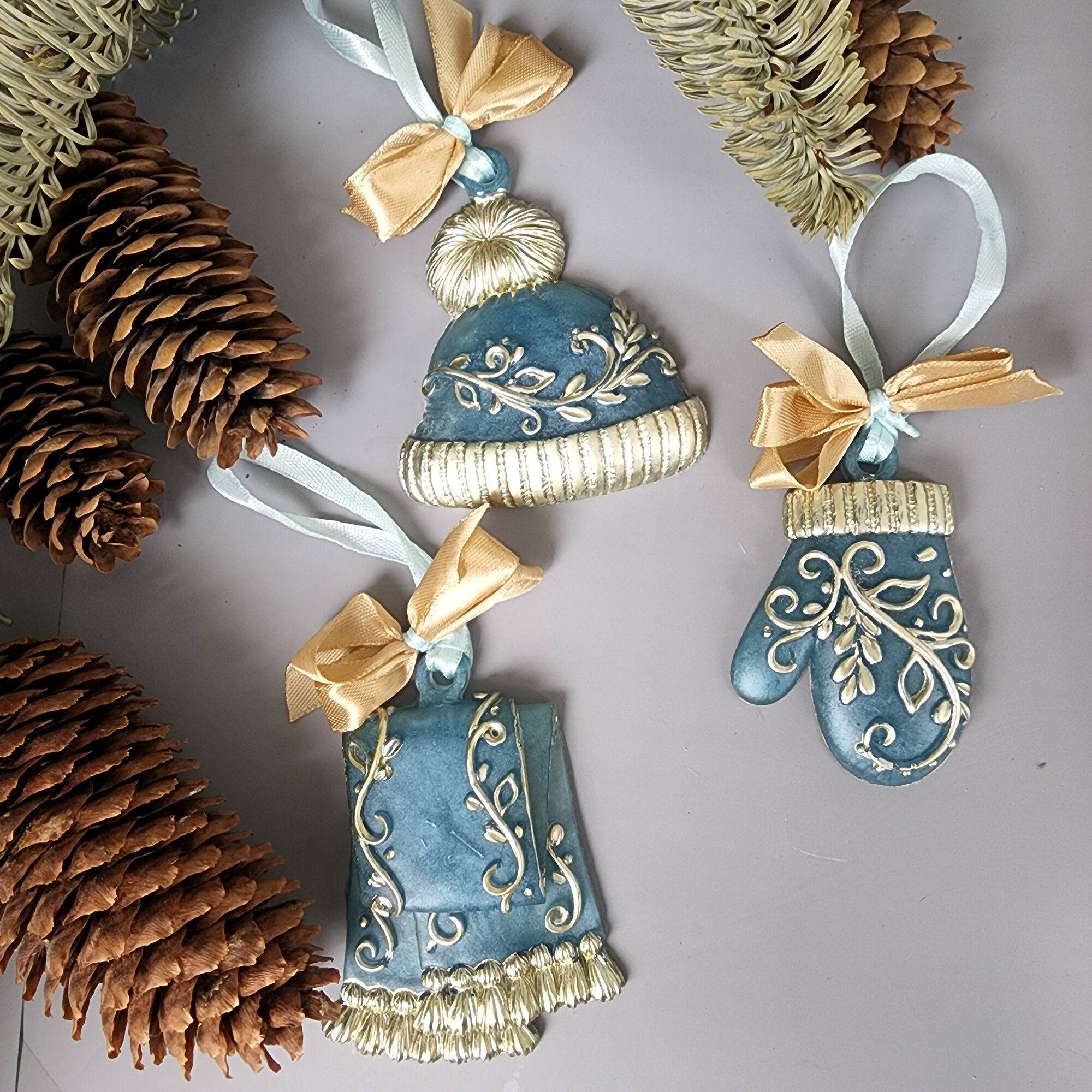 Набор елочных украшений "Теплая зима" ручной работы из эпоксидной смолы