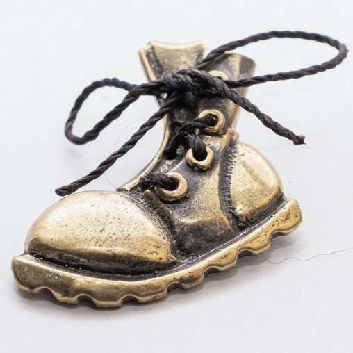 Бронзовая подвеска Ботинок