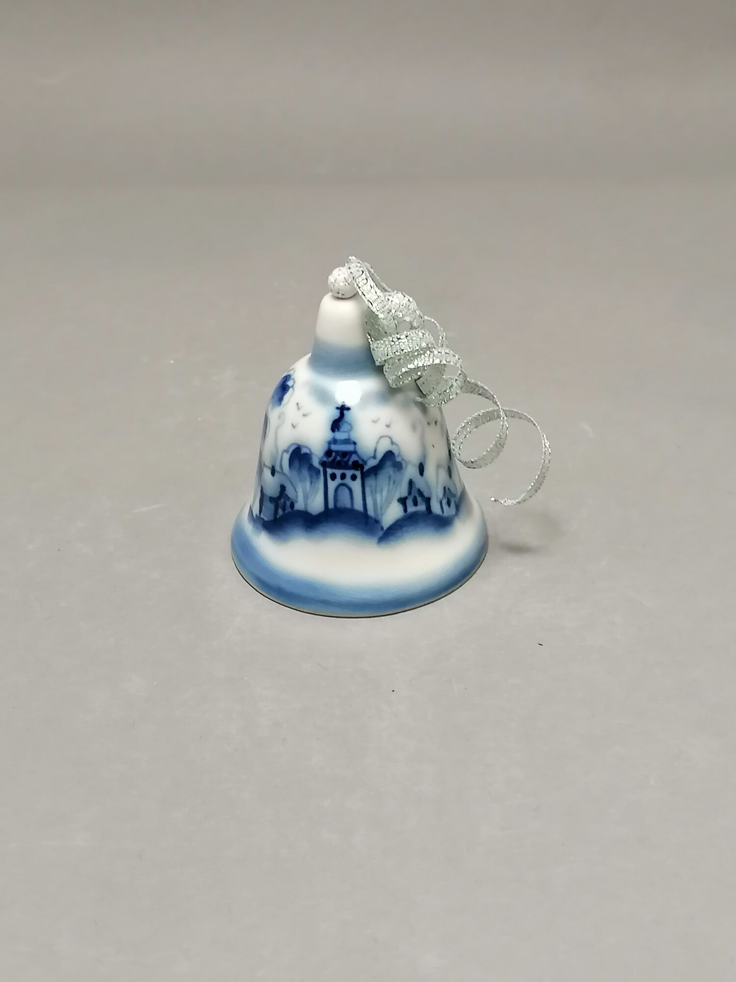 Колокольчик малый (бел, роспись солевая + кобальт)