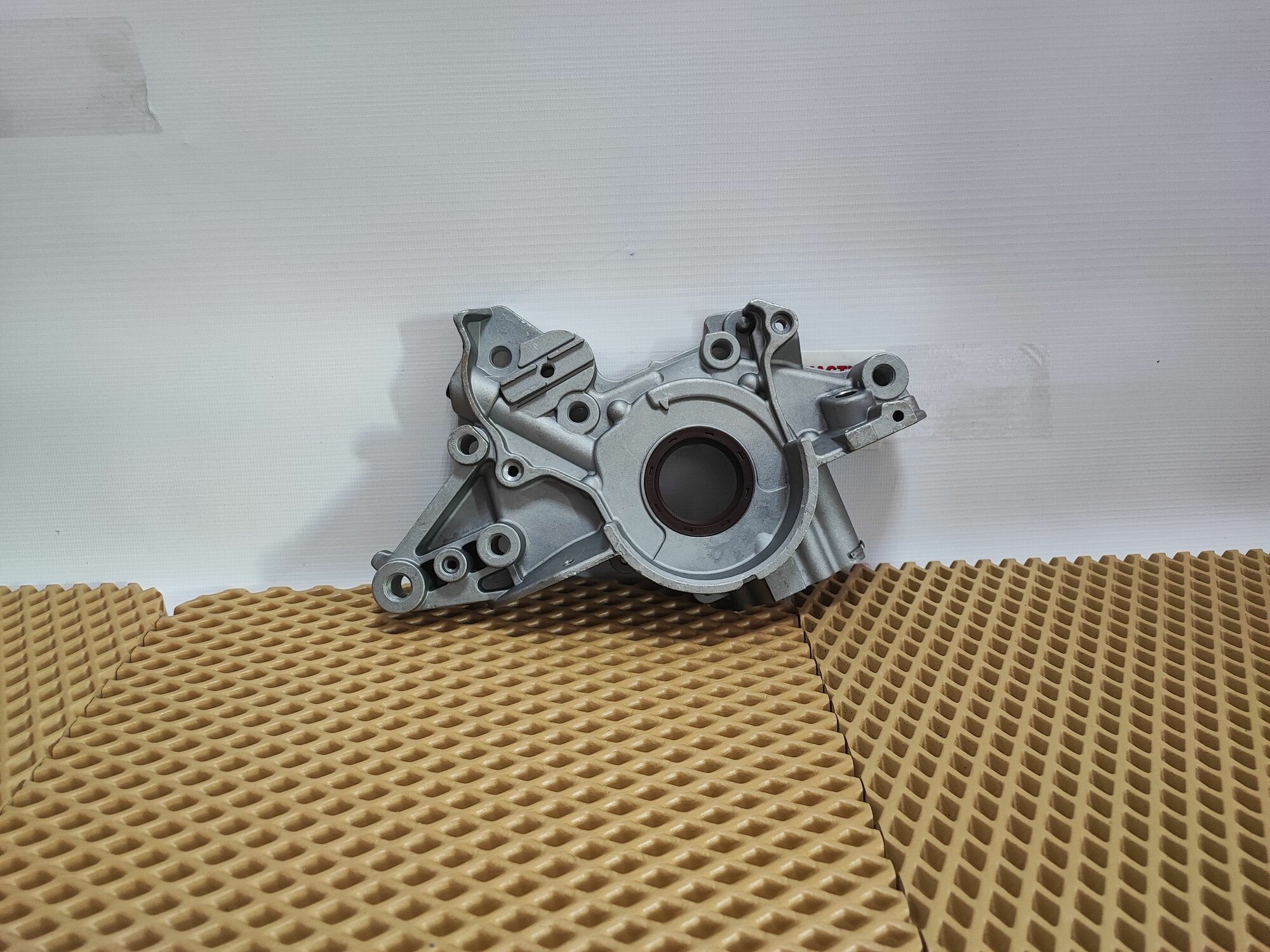 Насос масляный Mazda BP0214100A