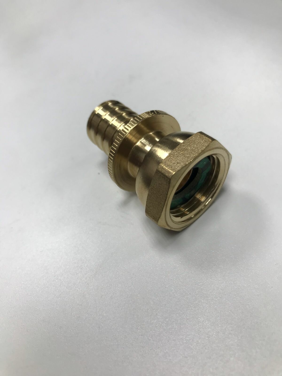 Переходник с накидной гайкой аксиальный надвижной латунный 20 - G 1/2" SANEXT (4320)