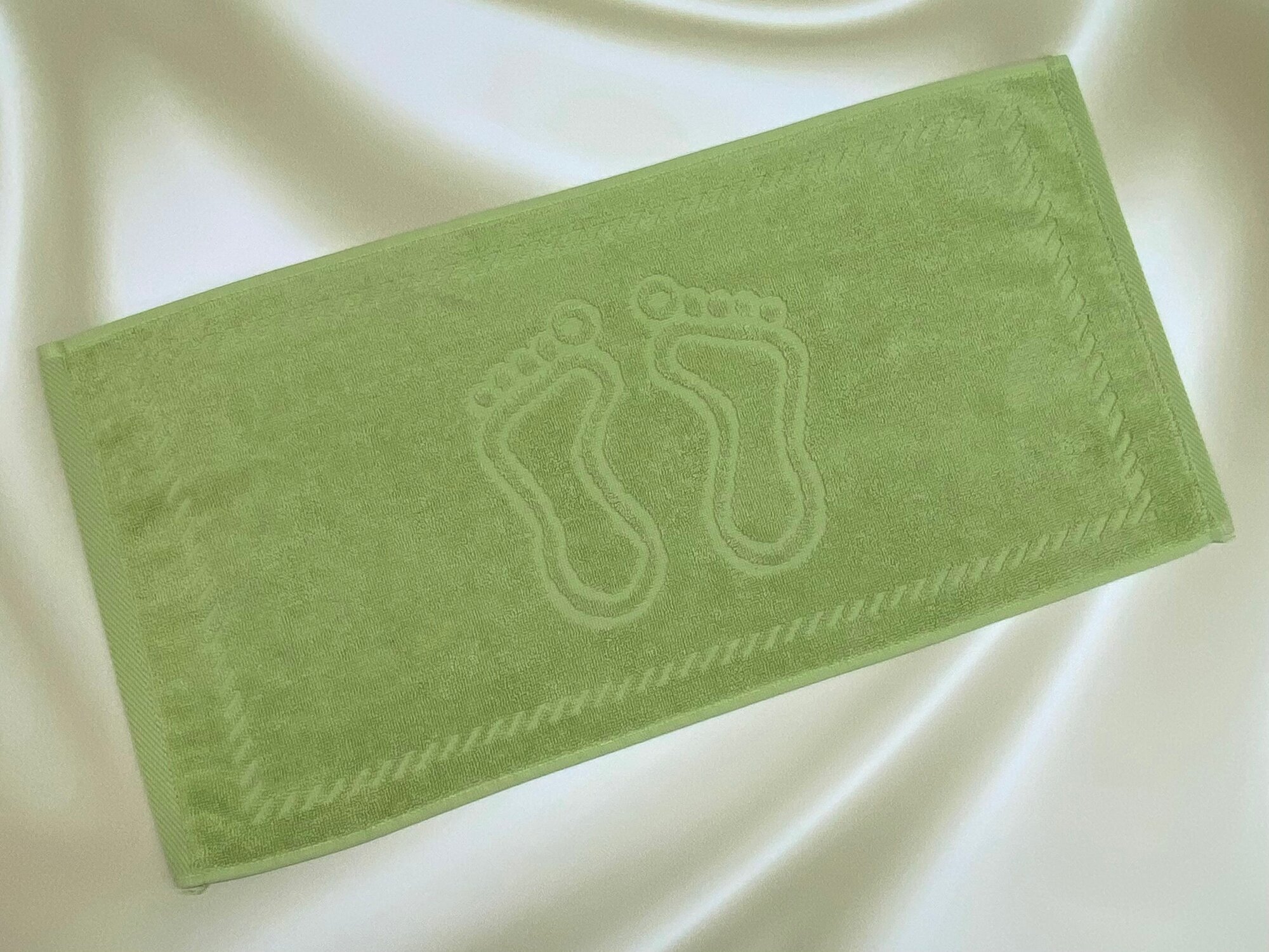 Махровое полотенце для ног, коврик для ног в ванную "Ножки" 30х60 см Бледно-Зеленое Мелисса