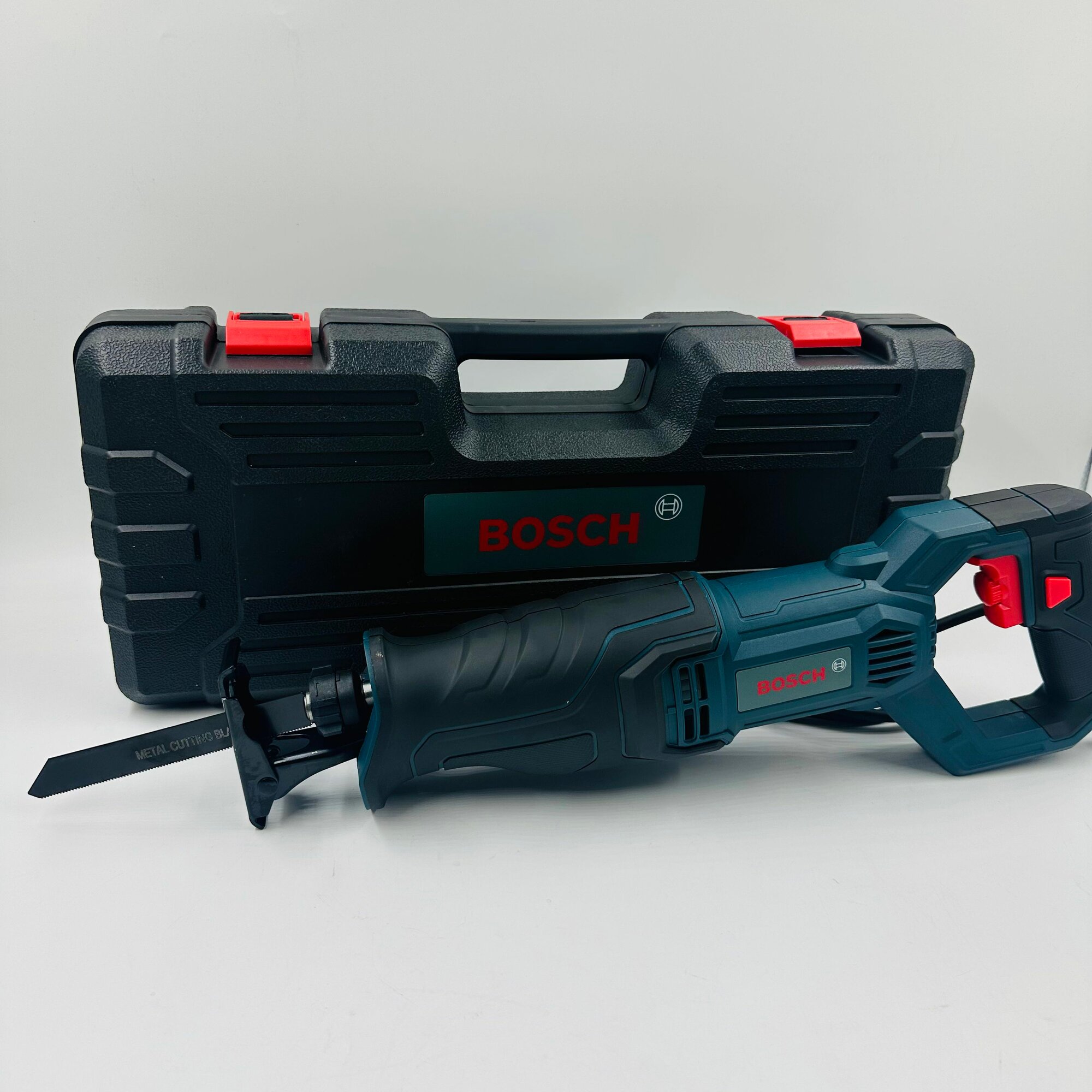 Сабельная пила электрическая BOSCH 1250W в кейсе + пилки