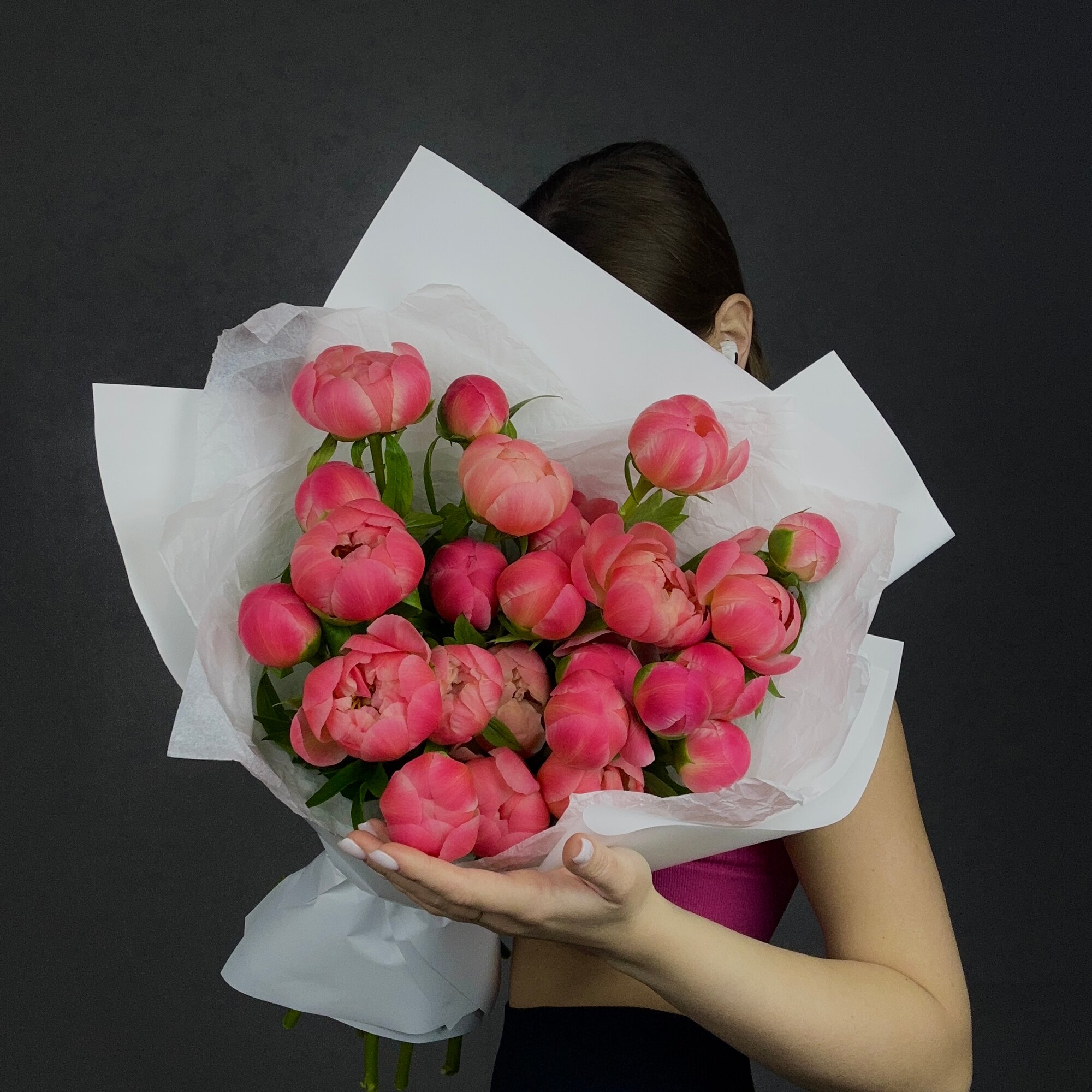 Цветы живые букет из пионов 25 шт сорта Коралл Шарм от Sharmonic Fleur