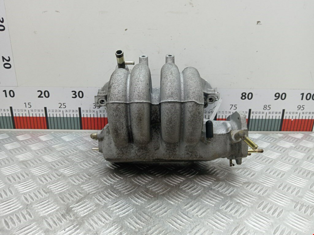 Коллектор впускной Mazda 323 BA B31V13100D арт. 2073402