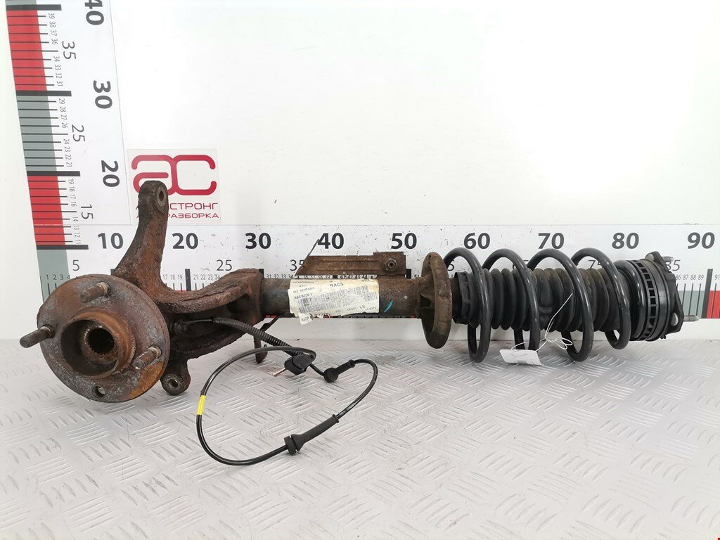 Стойка амортизатора переднего правого Ford Fiesta 5 1310092 арт. 1549837