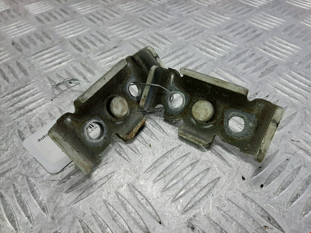 Петля крышки (двери) багажника Cadillac Escalade 2 (GMT800) 15134513 арт. 756496