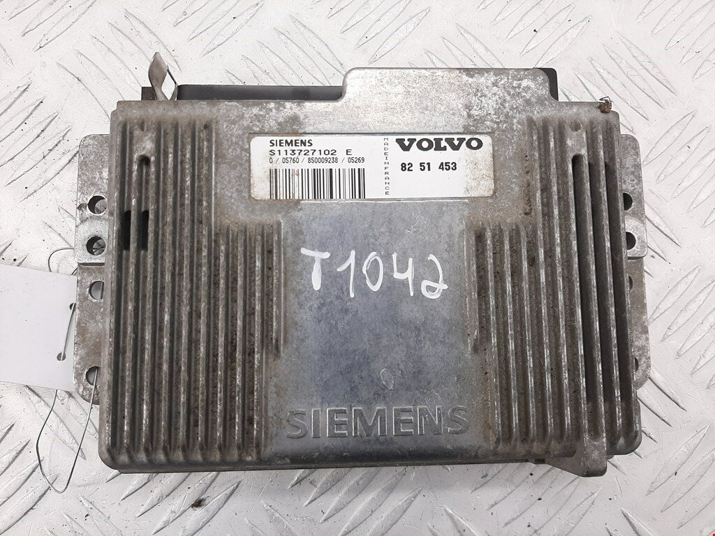 Блок управления двигателем Volvo S40 V40 1 8251453 арт. 773310