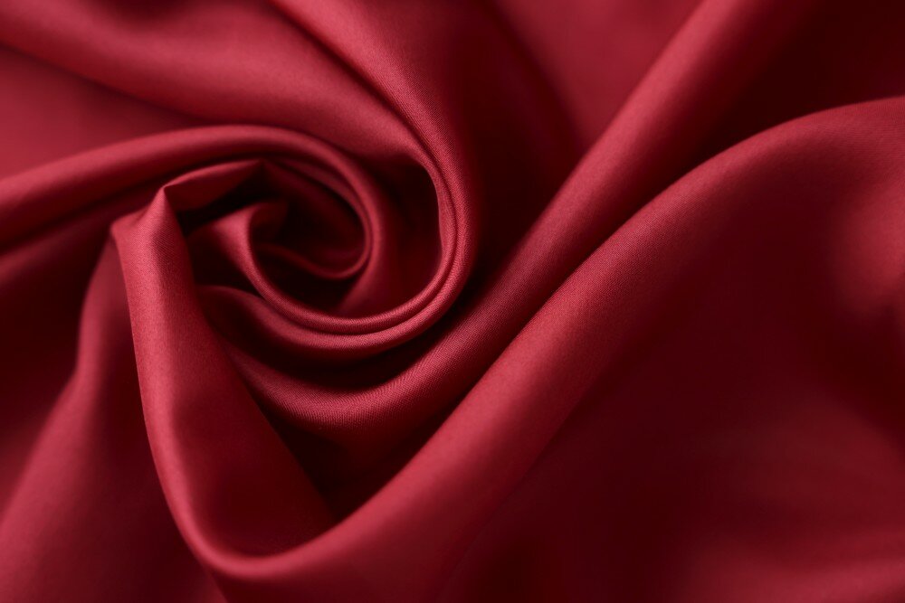 Ткань батик красного цвета, ширина 1.37 м, плотность 37 г/м2