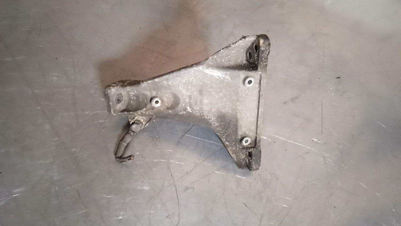 Кронштейн двигателя Volkswagen Passat B5 1999 6D0199308L