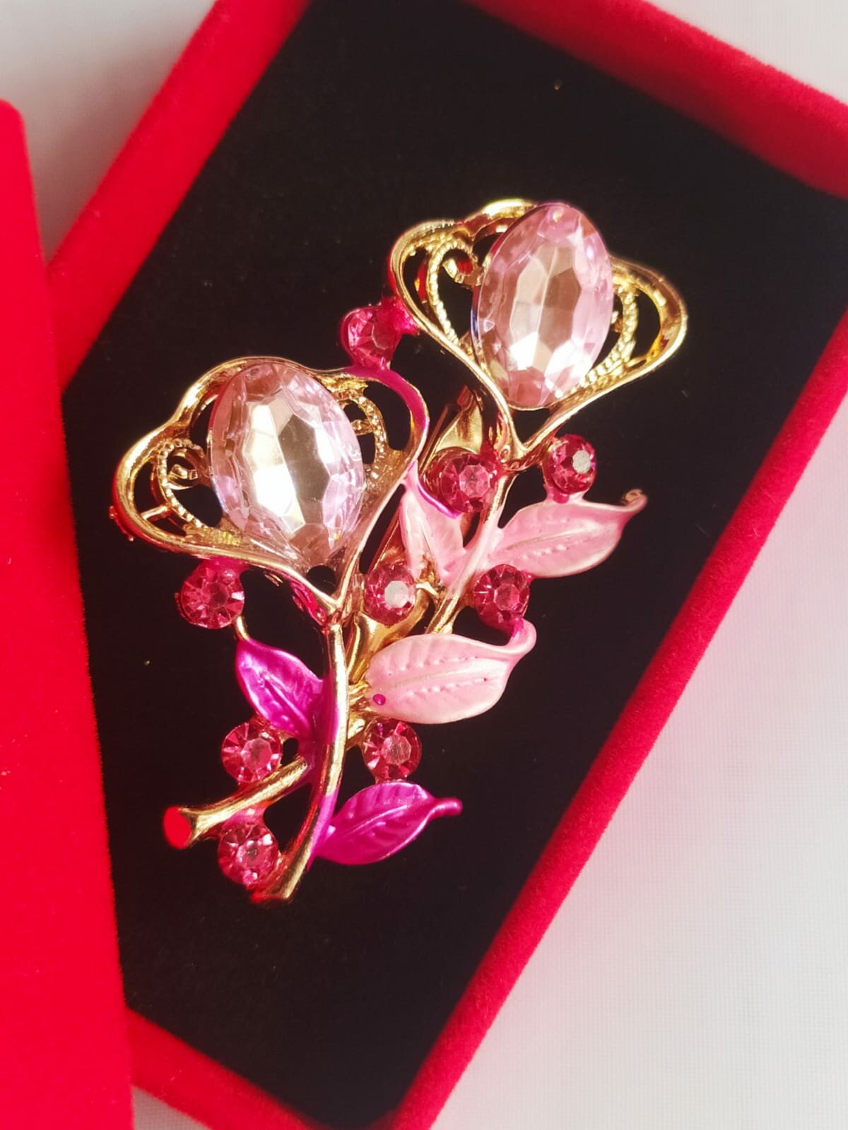 Брошь, эмаль, стразы