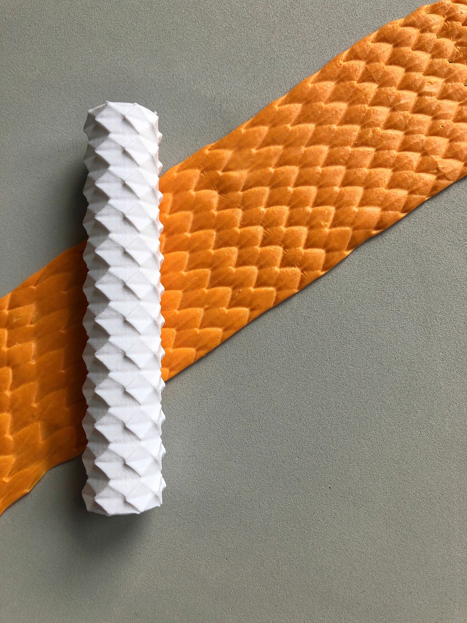 Фактурный ролик рельефов на глине, мастике, тесте Чешуя Дракона 12см