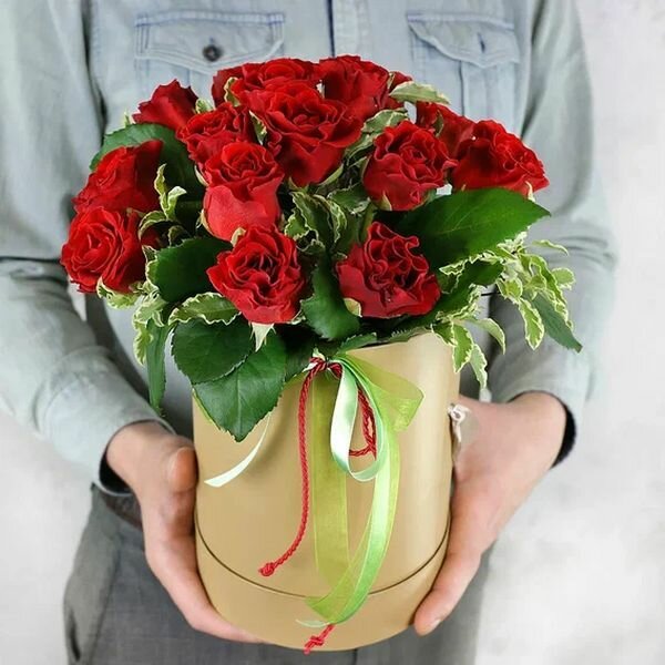 Букет Букет Маркет, 15 роз, 40 см, в шляпной коробке, красный