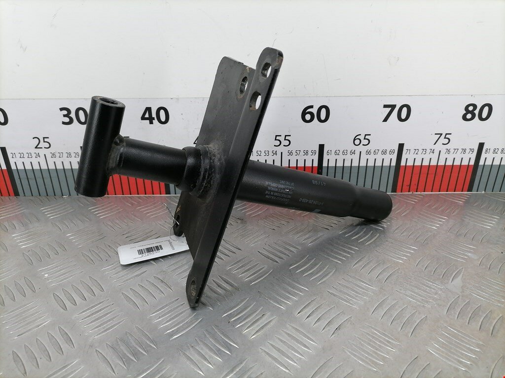 Отбойник бампера передний правый Volkswagen Beetle 2 1C0807272D арт. 2126530