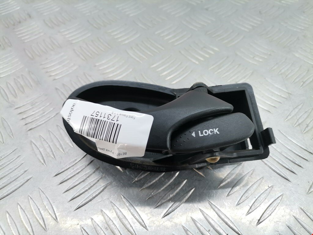 Ручка двери внутренняя задняя правая Ford Focus 1 XS41A22600AK арт. 1731157