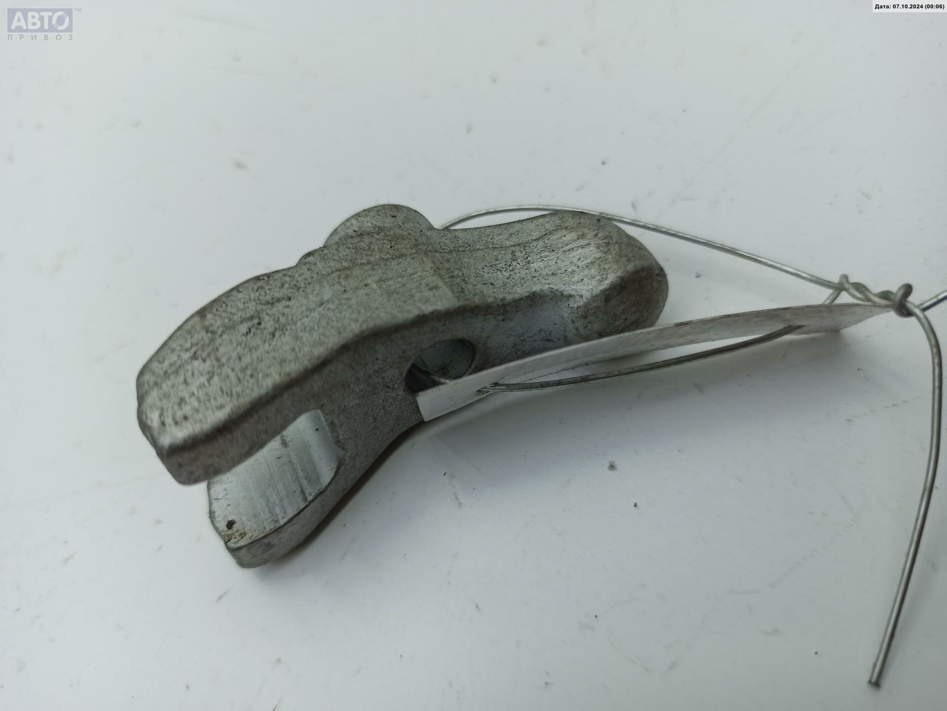 Скоба (кронштейн) крепления форсунки Opel Astra H (2004-2009)