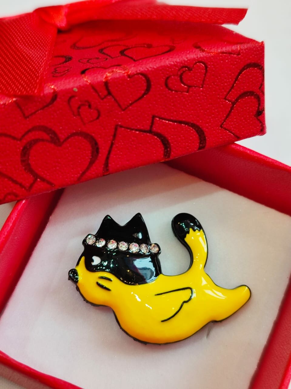 Брошь, стразы, эмаль