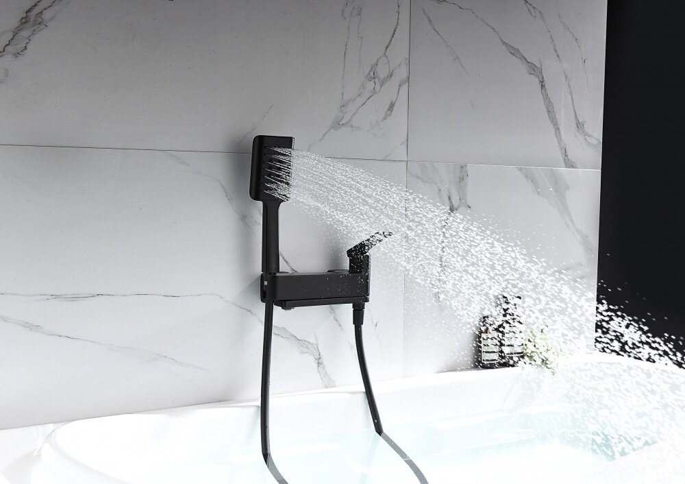 Смеситель однорычажный для ванны короткий излив Ganzer GZ07132-C черный