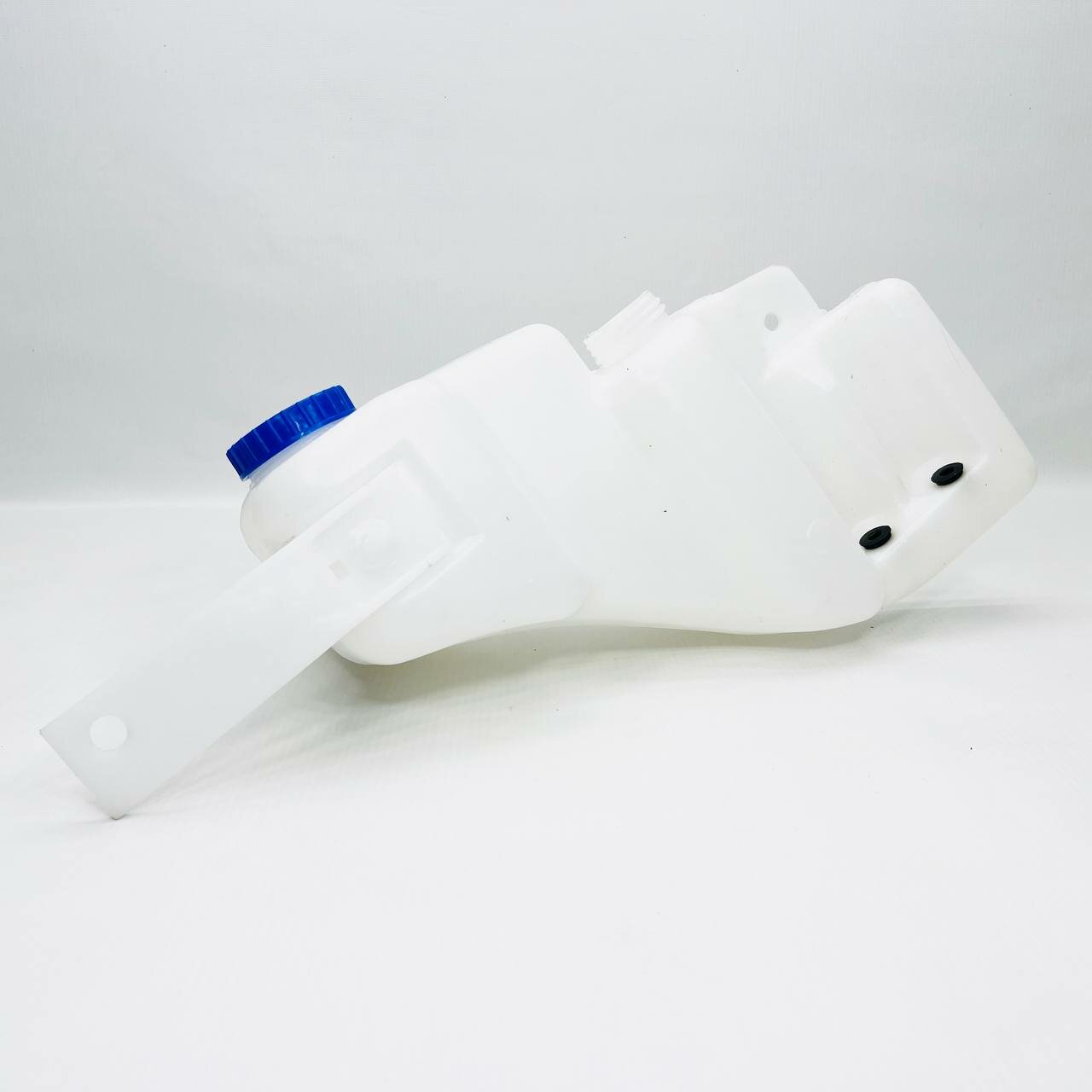 Бачок омывателя лобового стекла Лада / ВАЗ 2110, 2111, 2112 (2 мотора, с датчиком)