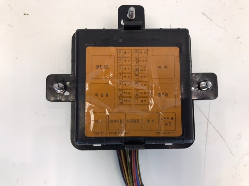 Б/У блок предохранителей, реле салона SsangYong Actyon Sports 2007 QJ D20DT 35220 SSANG YONG арт. 8216032111