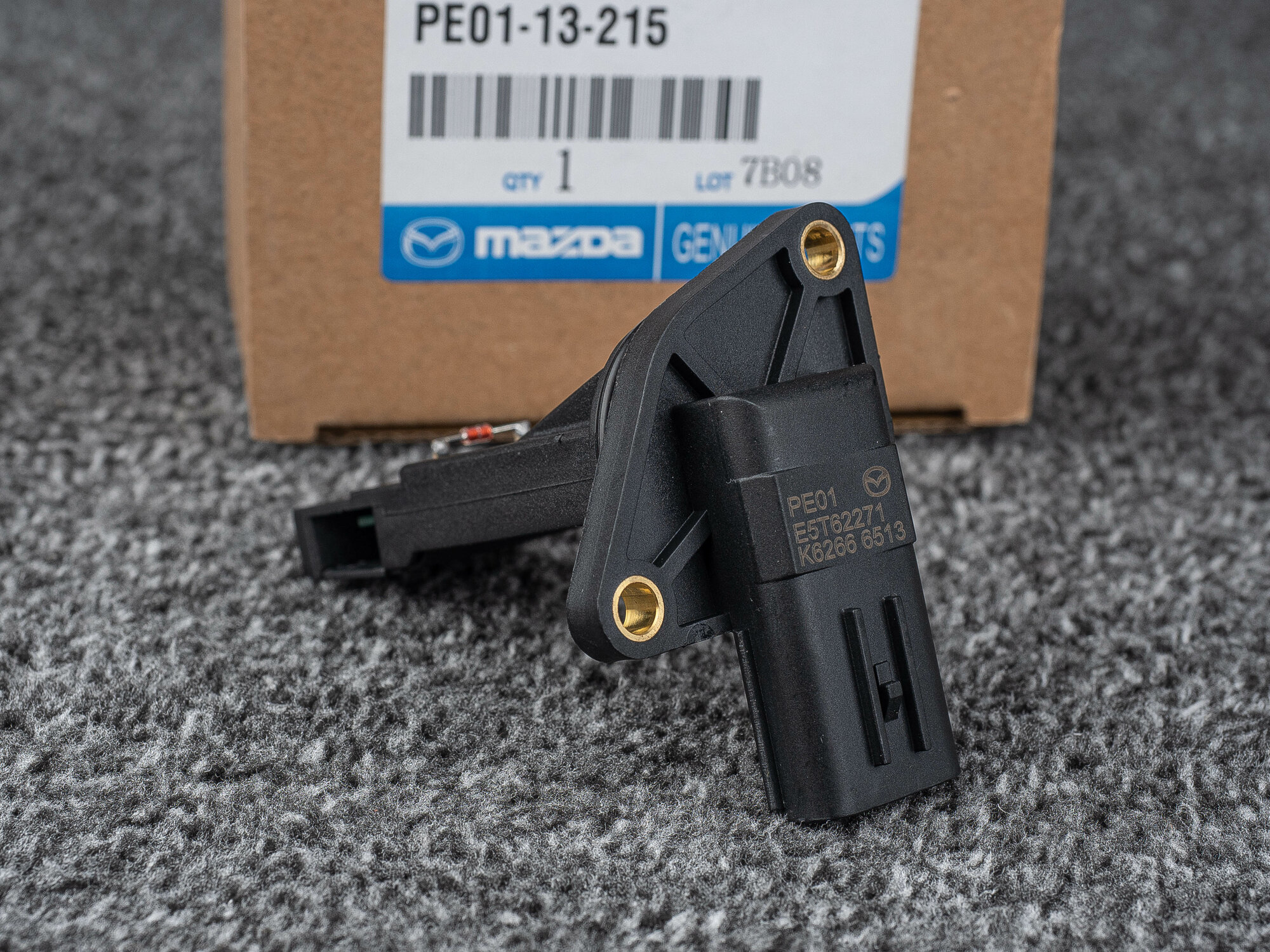 Датчик массового расхода воздуха ДМРВ PE01-13-215 Mazda CX-3 CX-5 MAZDA 2 MAZDA 3 MAZDA 6 MX-5