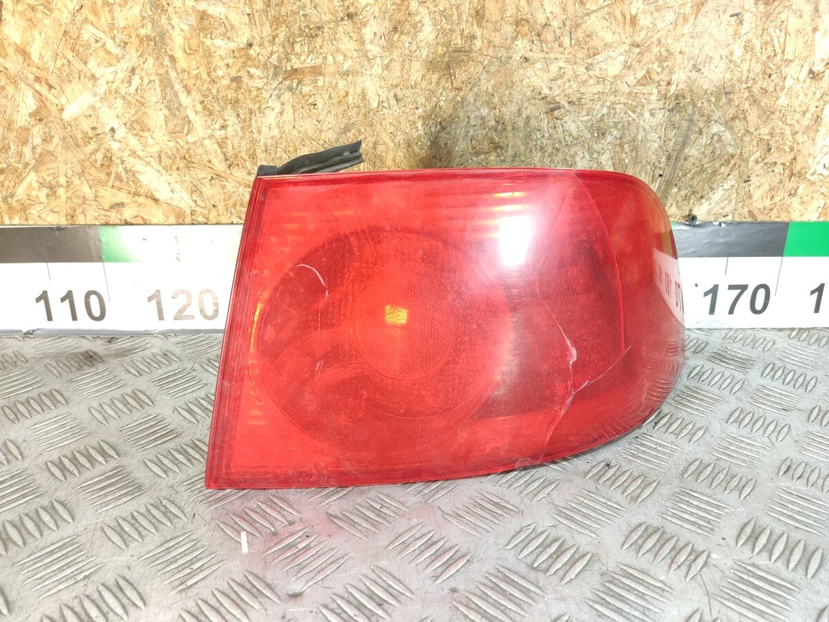 Фонарь задний правый VOLKSWAGEN Phaeton 2002-2016 3D0945096B