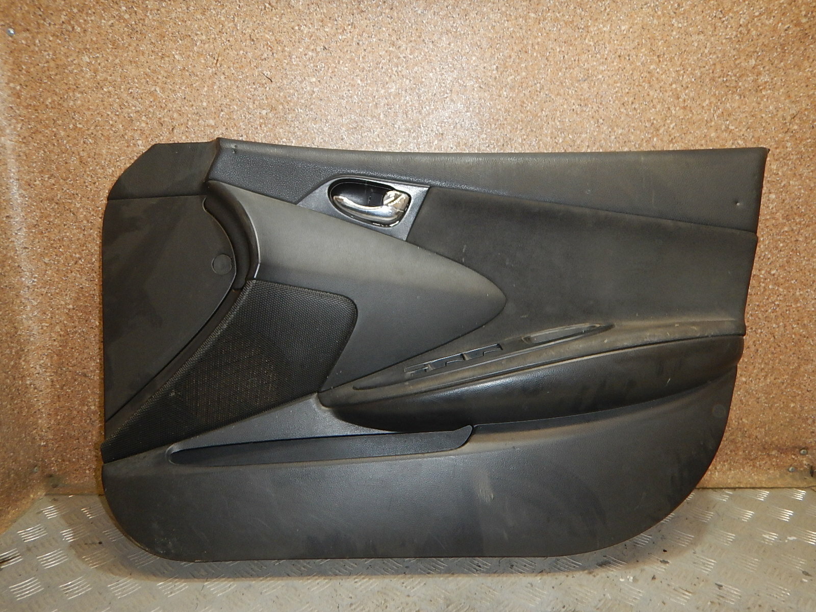 Б/У Обшивка двери передней правой, Nissan (Ниссан)-PRIMERA P12E (02-) NISSAN PRIMERA P12E (02-) правый руль Задиры,грязна...