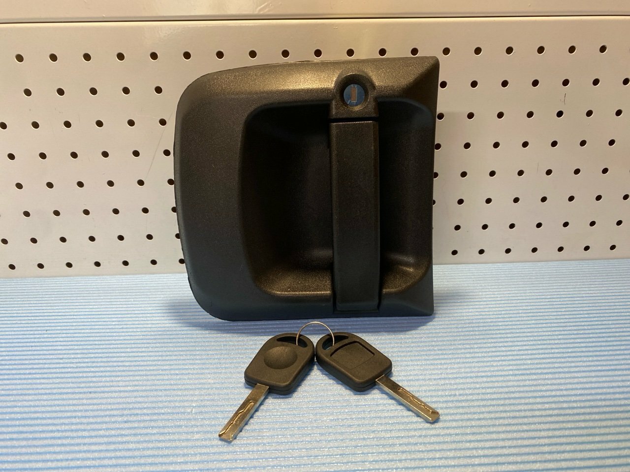 Ручка двери левая MAN TGA TGS TGX TGL TGM