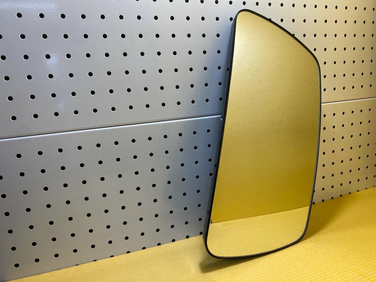 Cтекло зеркала с обогревом Iveco Stralis Eurocargo 371х181мм