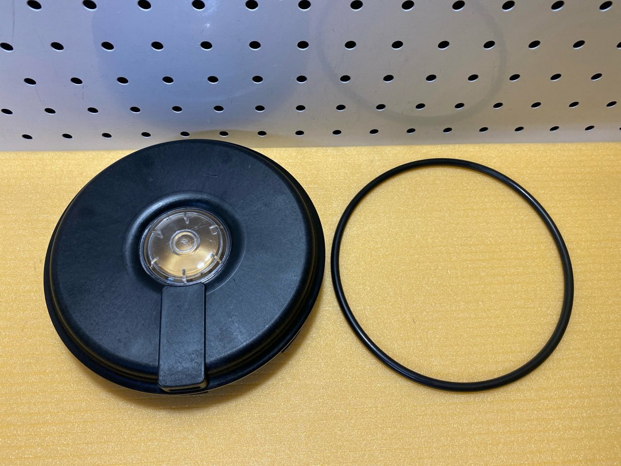 Крышка ступицы прицепа SAF SAMPA, с уплотнительным кольцом, ABS-пластик, черная