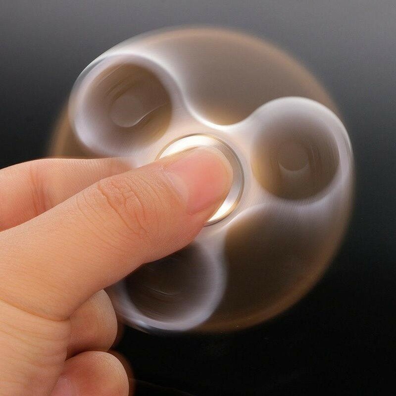 Metal triangular spinner smooth quiet bearings long spin time — фото 1