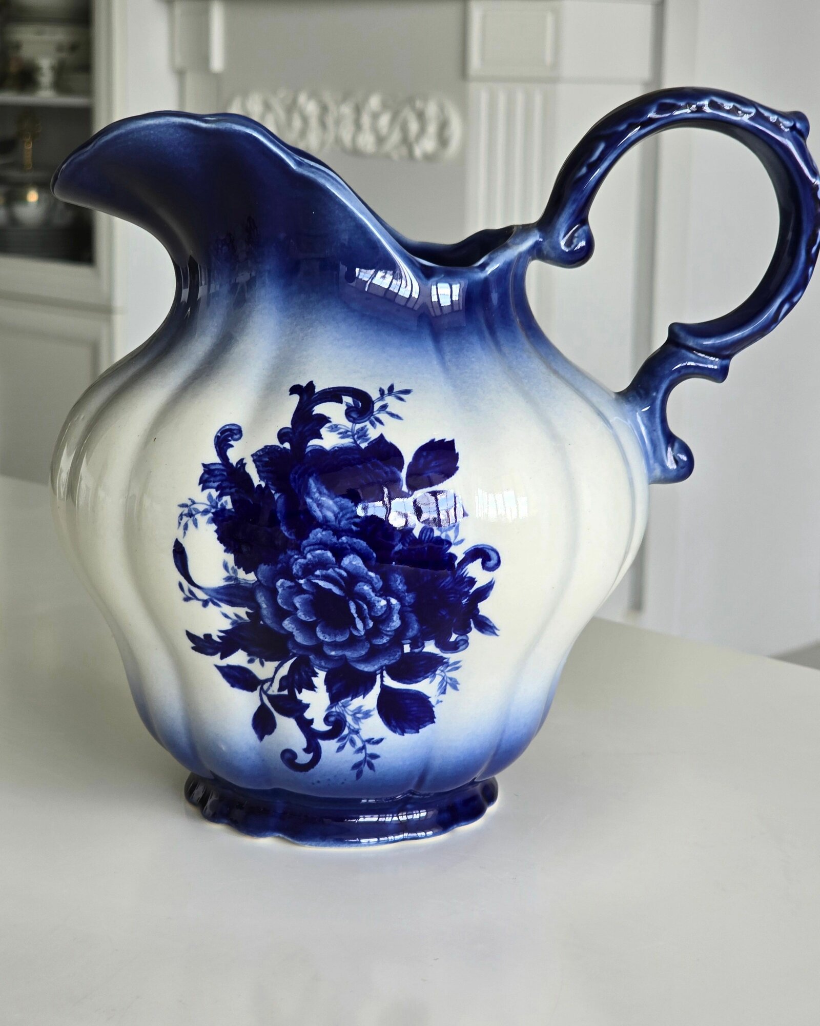 Старинный кувшин