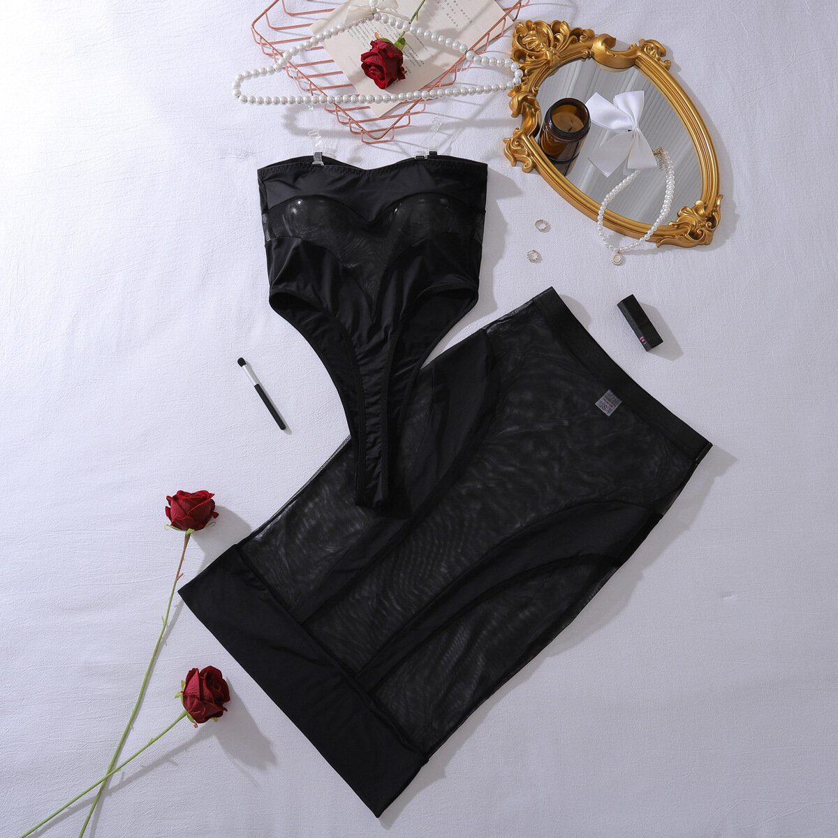 Сетчатый боди с облегающей юбкой и комплектом нижнего белья