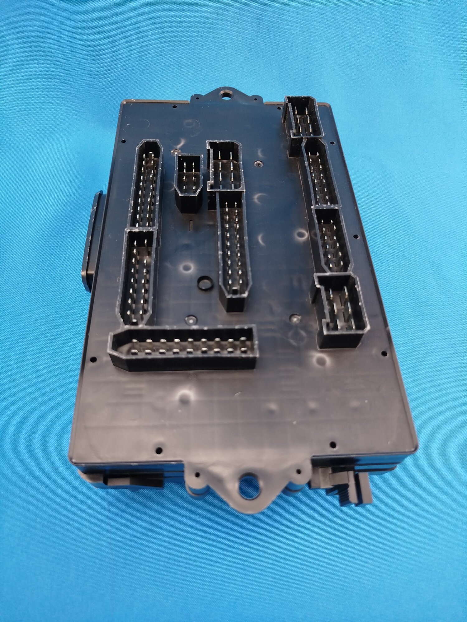 Блок реле и предохранителей "Cartronic" для автомобилей ВАЗ 2108-099, М-2141, ИЖ 2126 с/о (флажковые предохр.)