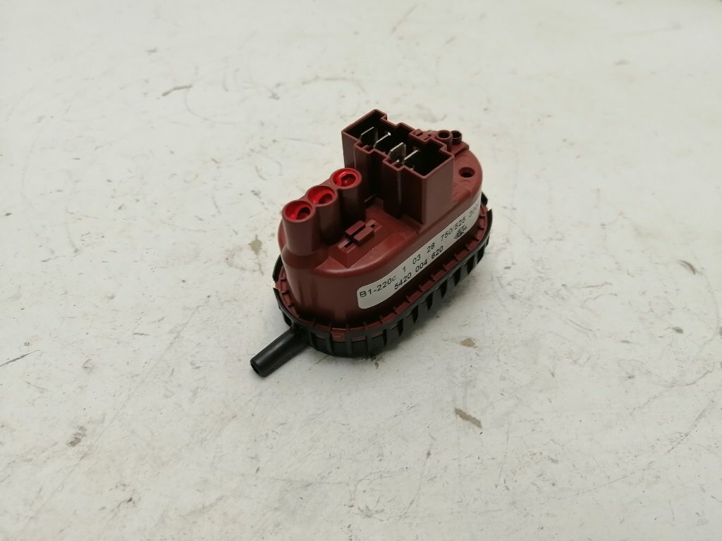 WFH2060OE кт102 Датчик уровня воды для стиральной машины Bosch 5420004620 б/у