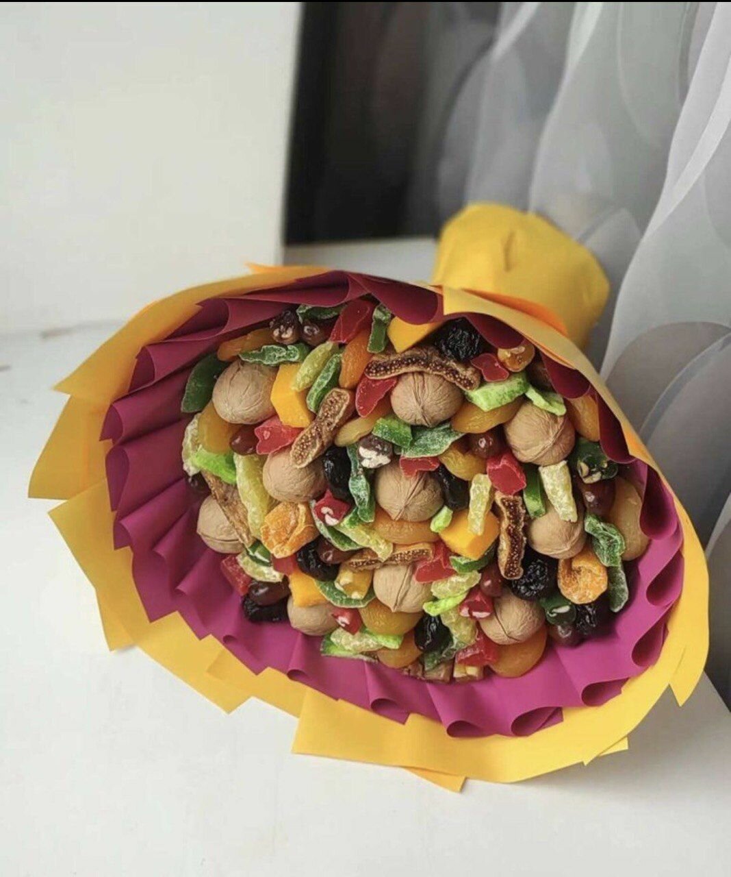 Букет из сухофруктов с орехами. Подарок на Рамадан