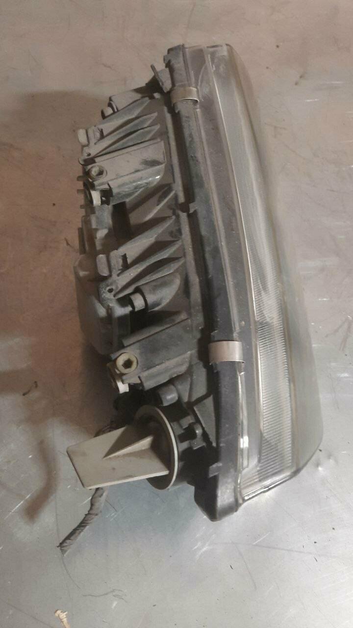 Фара правая Skoda Fabia 2004