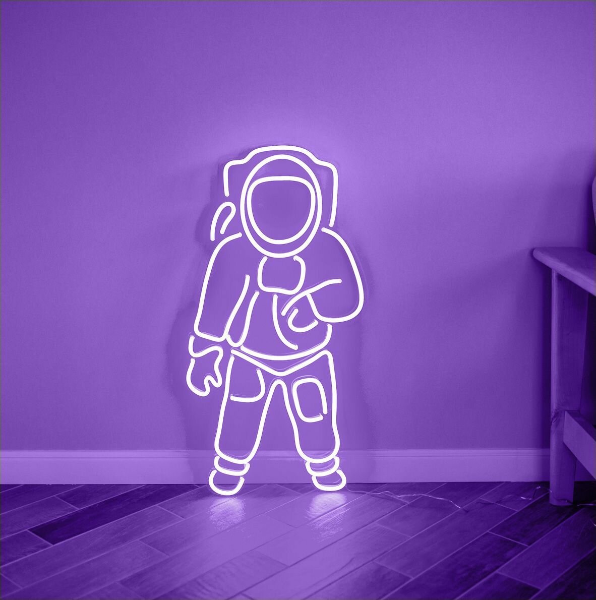 Неоновый светильник Космонавт, 80х41 см, фиолетовый