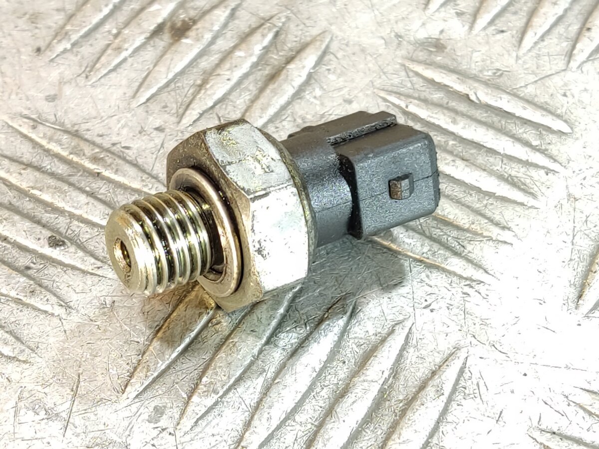 Датчик давления масла BMW X5 2007-2013 12618611273