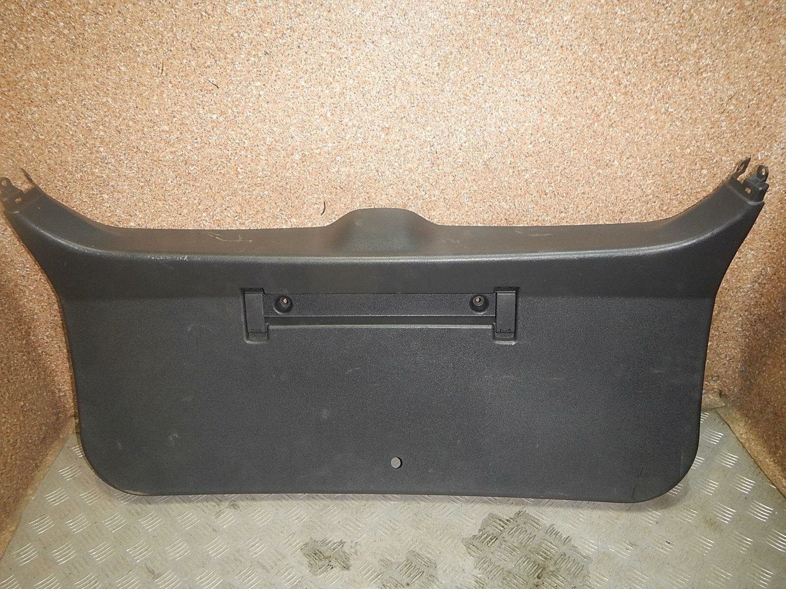 Б/У Обшивка двери багажника, Opel (Опель)-ASTRA H (04-) OPEL ASTRA H (04-) Универсал,нижняя. Царапины. 416177 GENERAL MOT...