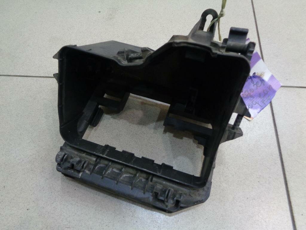 Корпус блока предохранителей подкапотного от Audi A8 D3 2002-2010