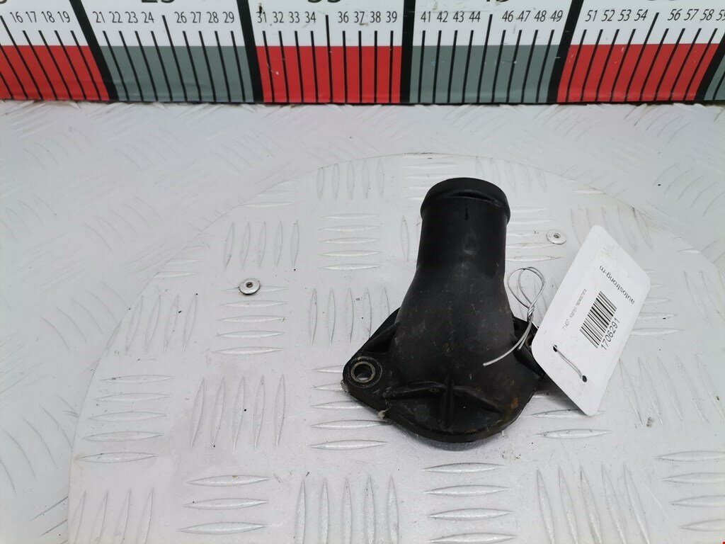 Корпус термостата Volkswagen Passat 5 030121121B арт. 1706291