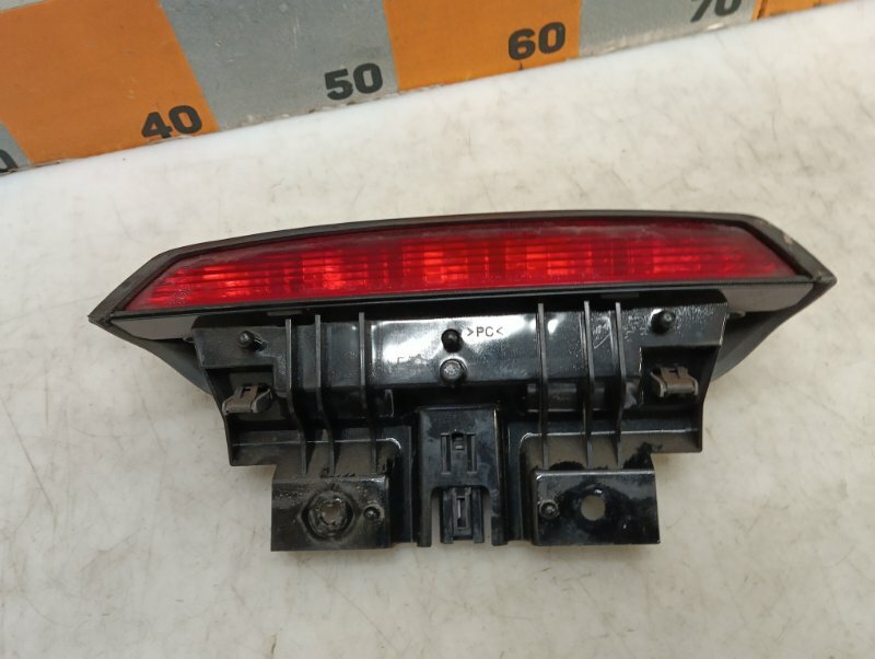 Б/У универсал, Киа Рио 1 Фонарь задний (стоп сигнал) Kia Rio 2003 1, DC 304256 Hyundai-KIA арт. 92700FD50008