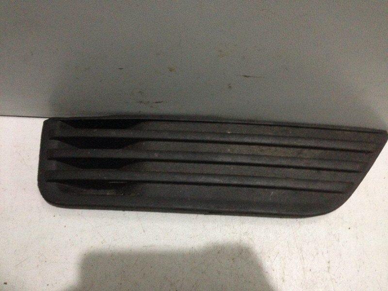 Б/У Накладка ПТФ правая (без отверстия под ПТФ) Ford Focus 2 05-б/у , Форд Фокус 2 Накладка ПТФ Ford Focus 2004-2008 2 Прав....