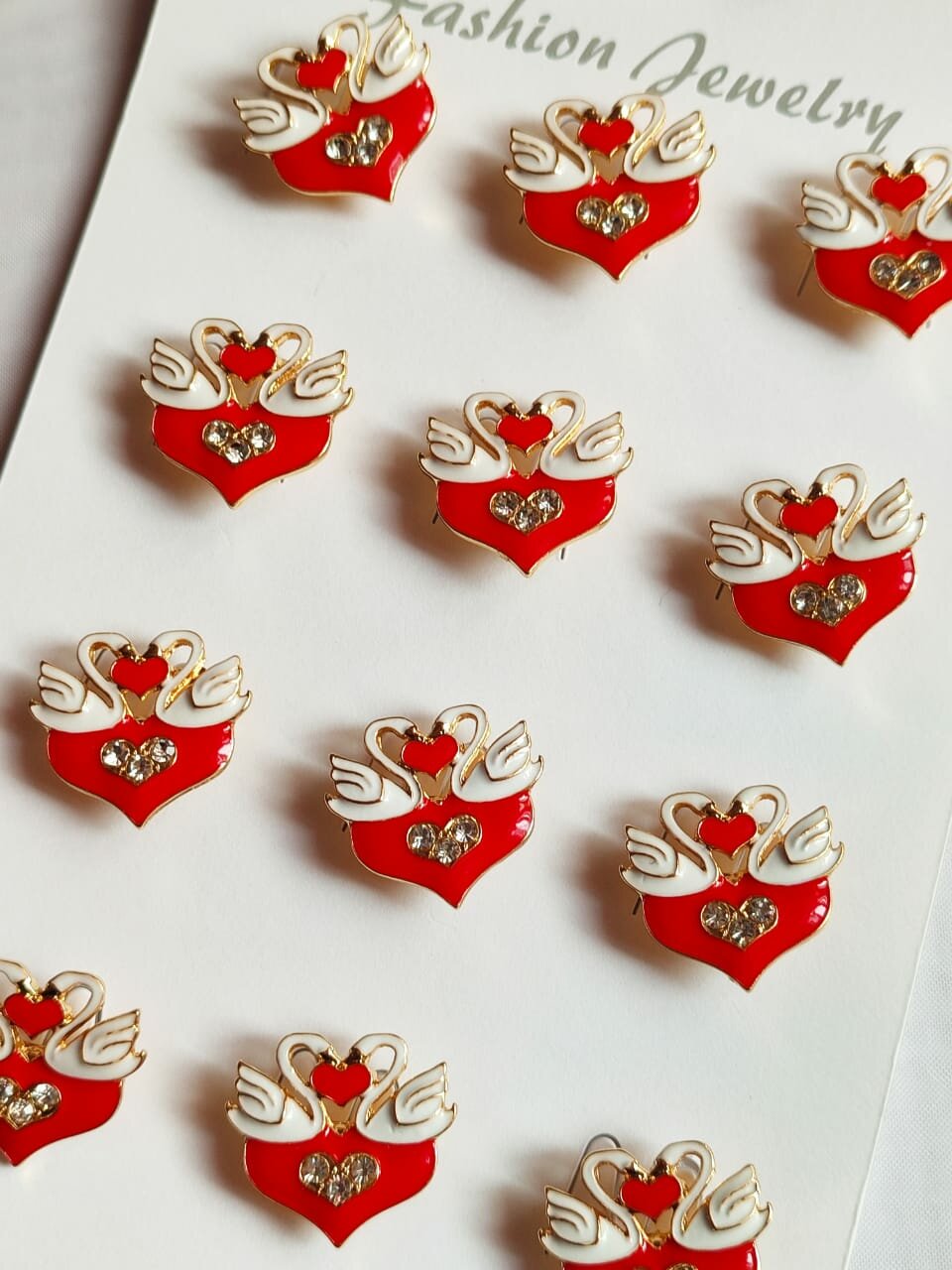 Брошь, стразы, эмаль